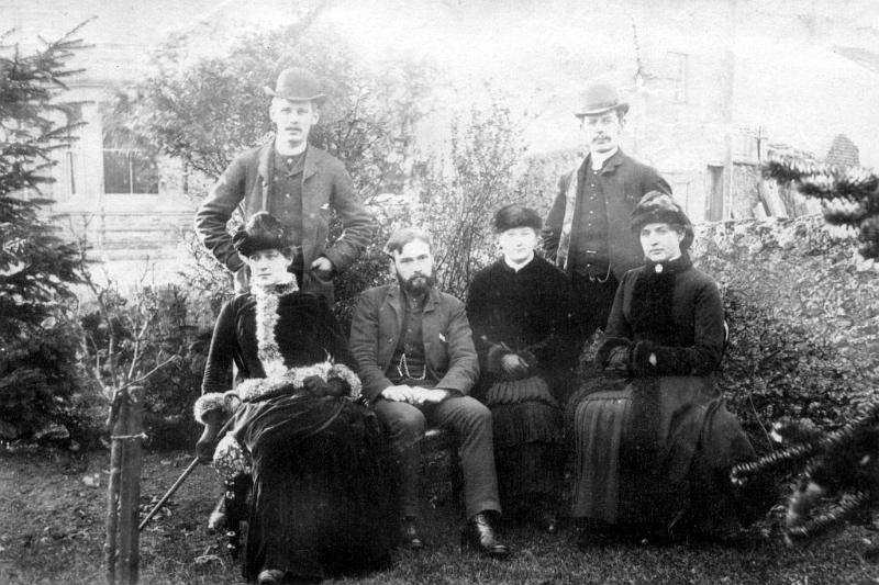 Exit/Old Photographs of Long Preston/People/Armistead family group